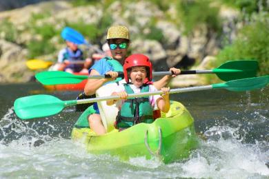 Canoë Vallon Pont D'Arc - Location canoe Ardèche - Pirates Canoe